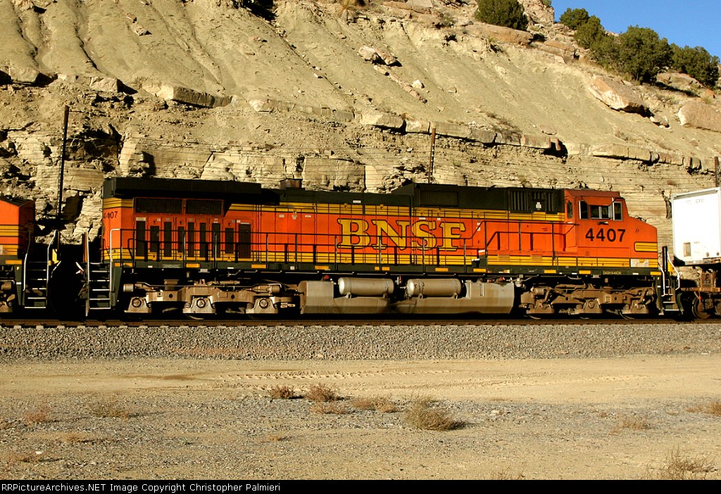 BNSF 4407